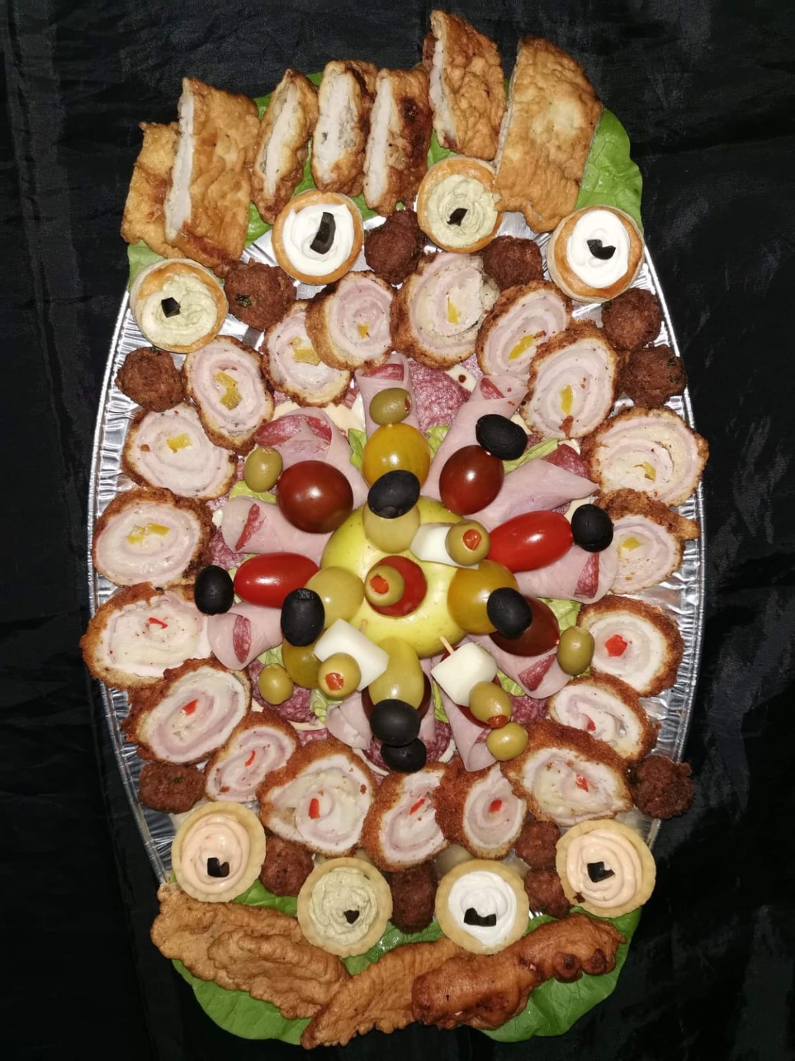 Masa de Crăciun e pregătită anul acesta de cei de la Fast Food Bun de ...