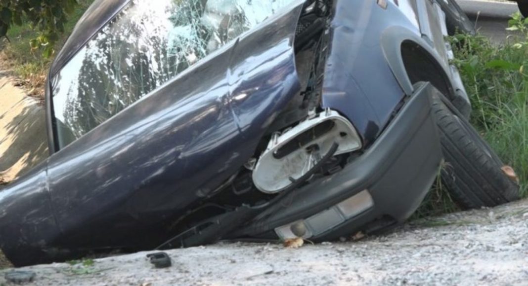 DN 17: Un bistrițean rupt de beat a intrat cu mașina într-un cap de pod ...