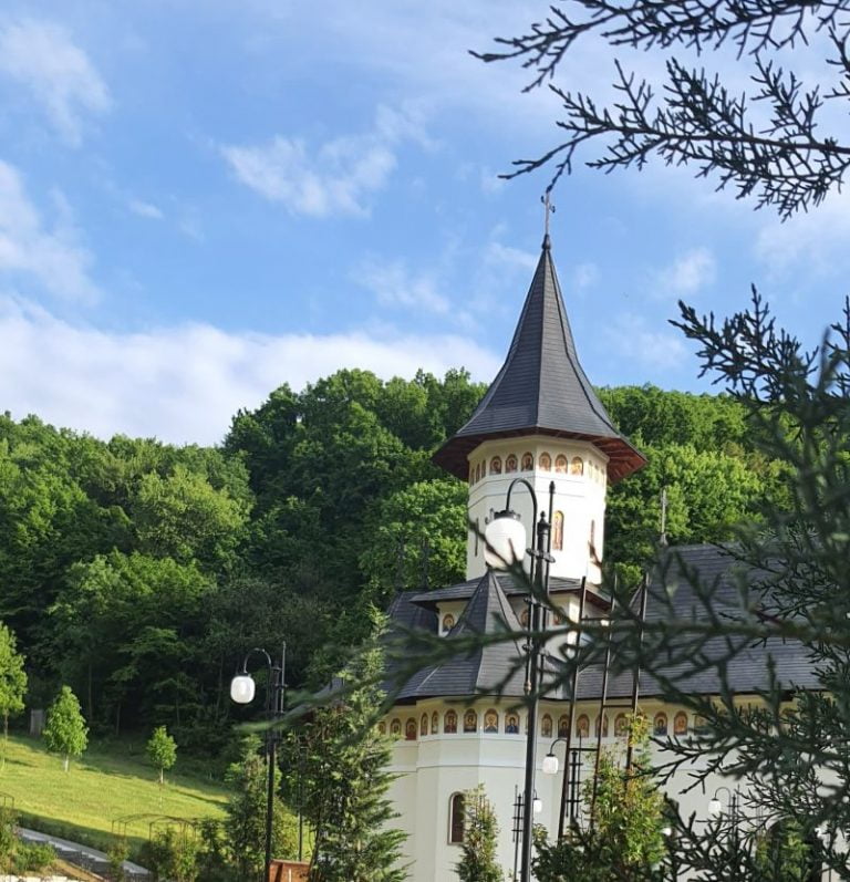 Sărbătoare, la Mănăstirea Nușeni…! Duminică se sfințește biserica ...