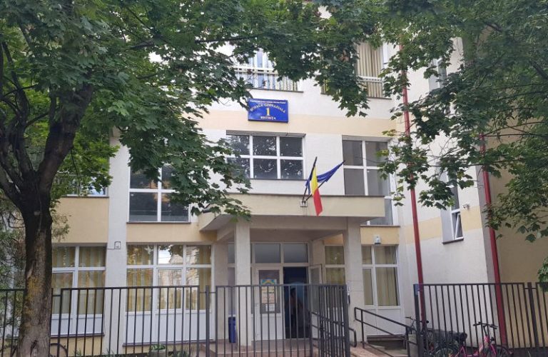 Cum se apără Școala Generală nr. 1 după incidentul grav de ieri, când ...