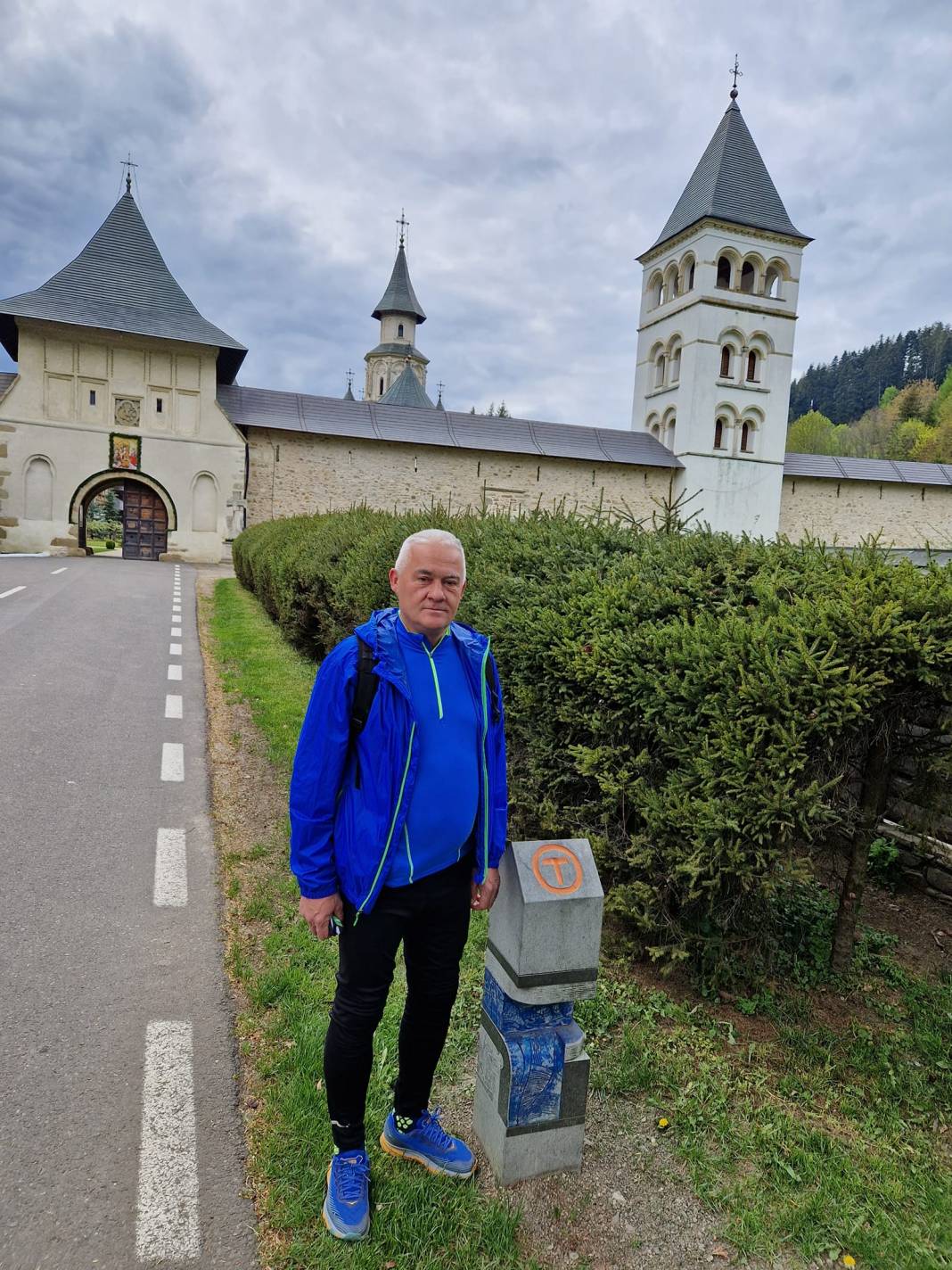 Primarul Vasile Borș din Maieru a luat la pas cea mai lungă potecă din ...