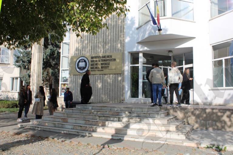 FOTO/VIDEO: „Un regal!” Studenții UBB Extensia Bistrița au început anul ...