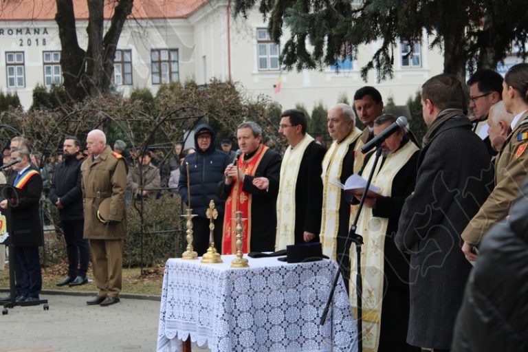 FOTO/VIDEO: Mica Unire, celebrată la Bistrița cu o ceremonie militară și tradiționala Hora ...