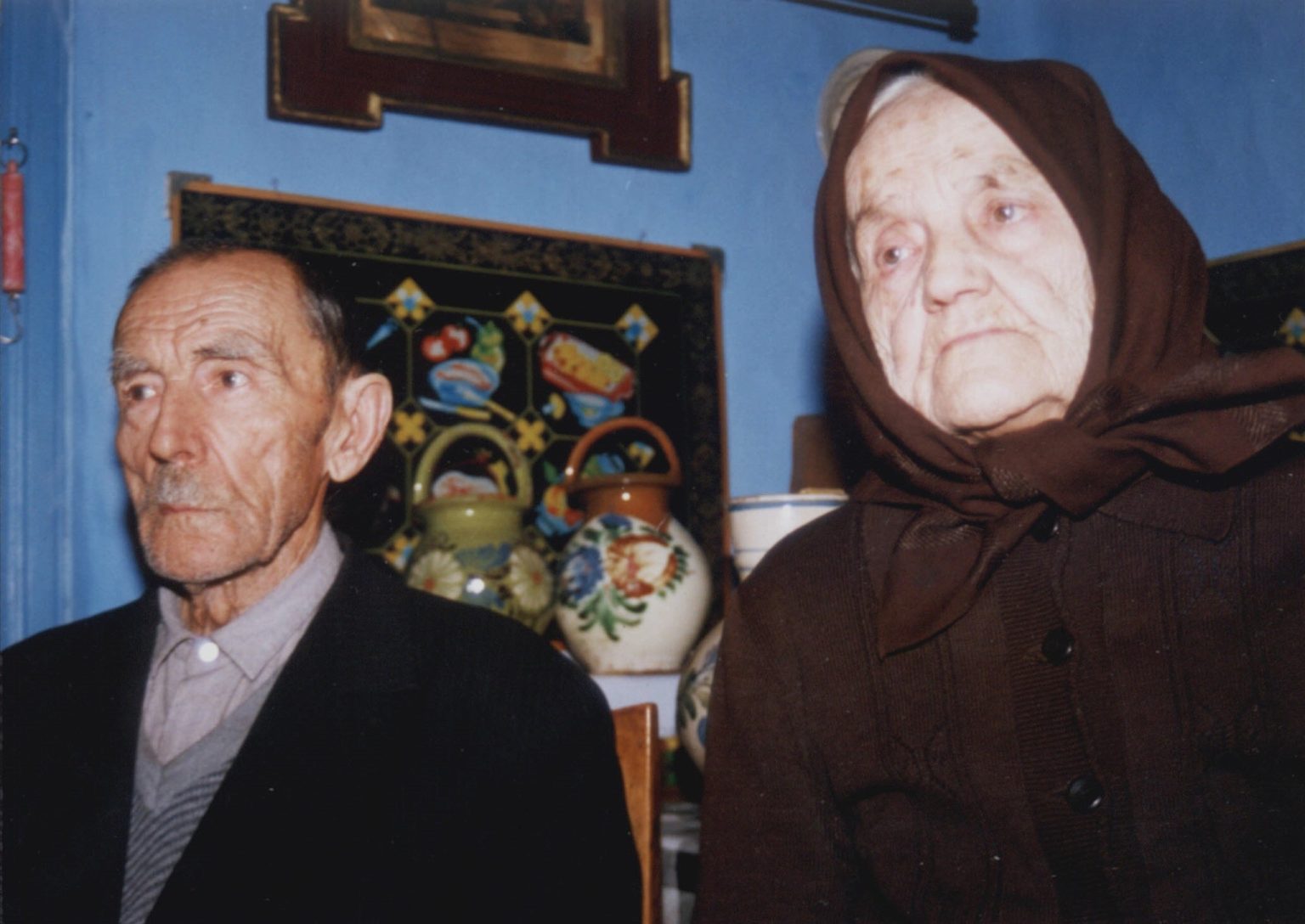 PRO-VERB: Cine nu are bătrâni, să-și cumpere... - Bistrițeanul.ro