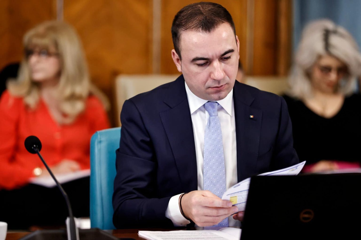 Bogdan Ivan a primit girul partidului pentru fotoliul de ministru al ...