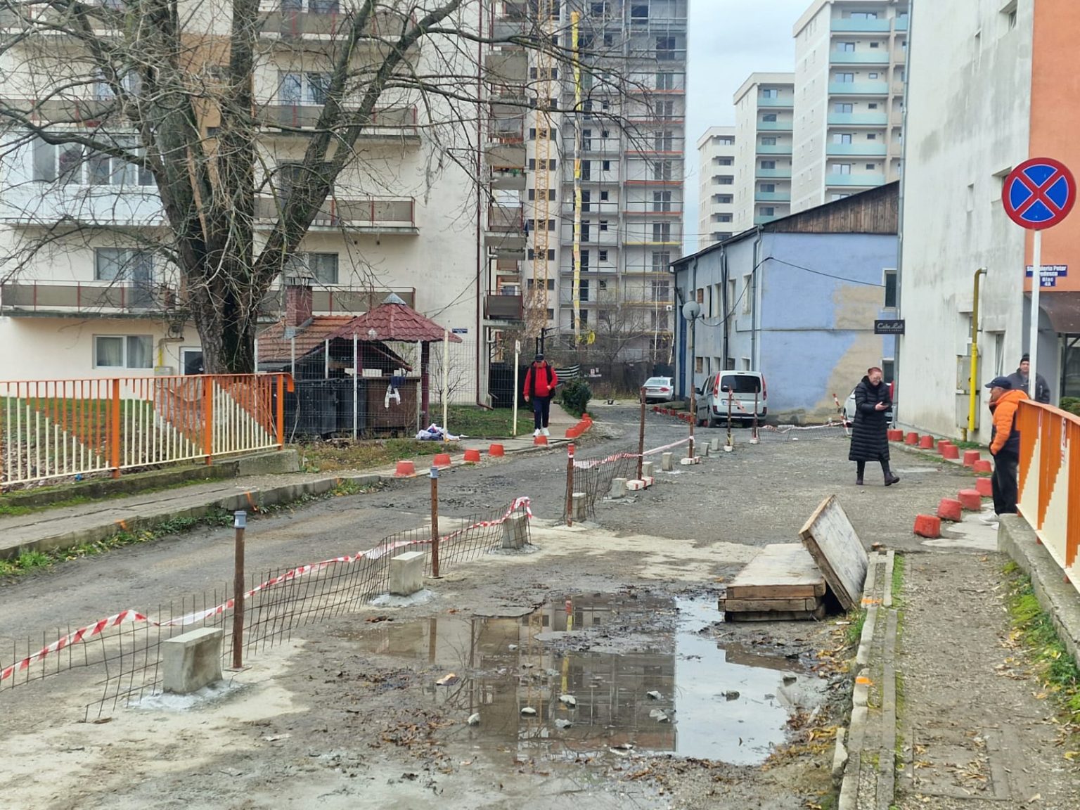 Supărare într-o zonă rezidențială privată: Parcarea pentru care li se ...