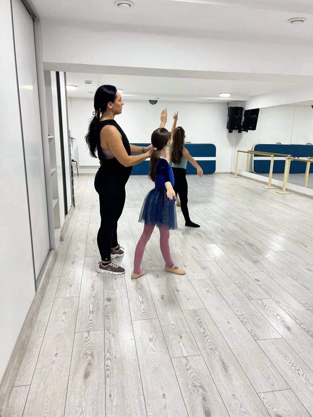 ZAZA Dance Studio, locul unde dansul nu are vârstă: de la prichindei de ...